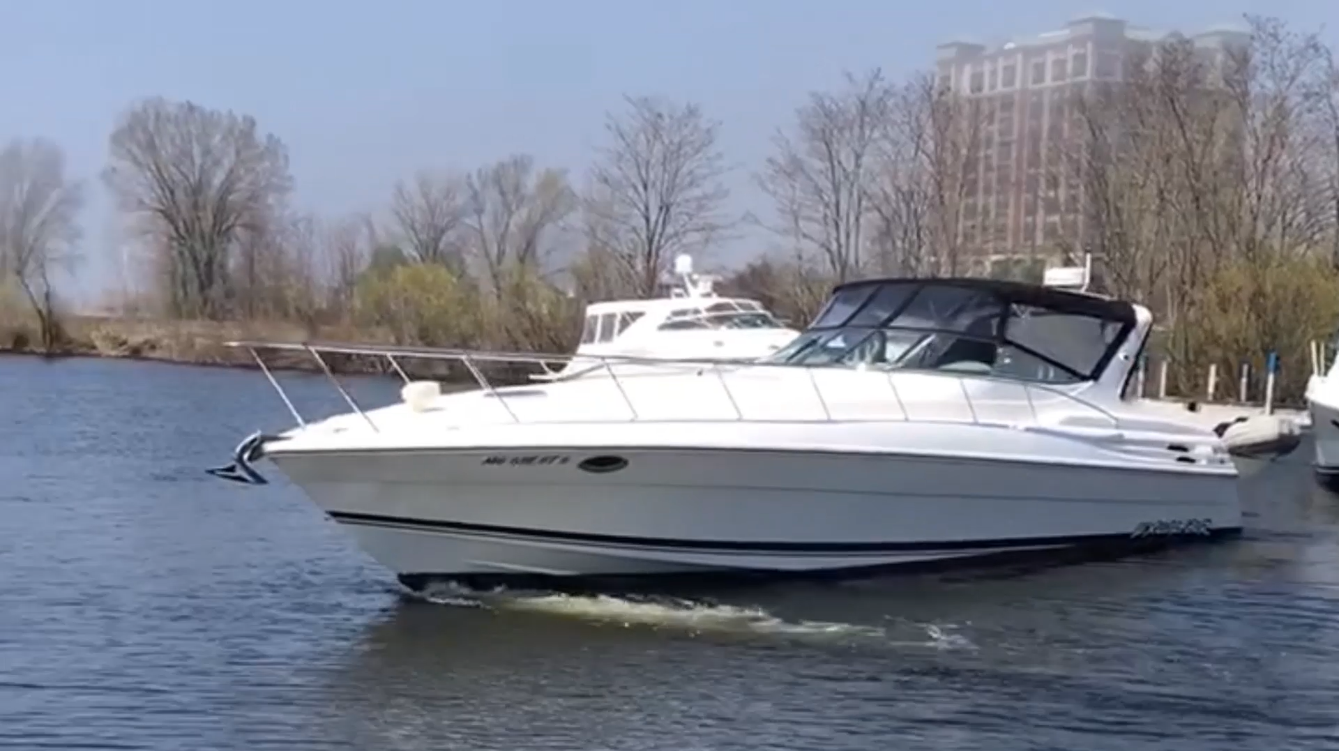 How Helpful Are Thrusters on a Larger Boat? | Sideshift